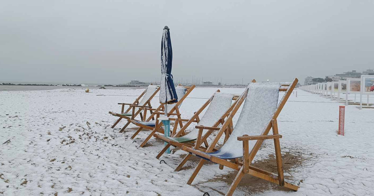 Emilia-Romagna, NEVE fino al mare sulla costa Romagnola -VIDEO ...