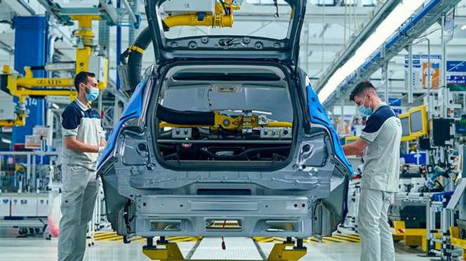 Stellantis Italia, profondo rosso: i volumi del 2025 ai minimi negli ...