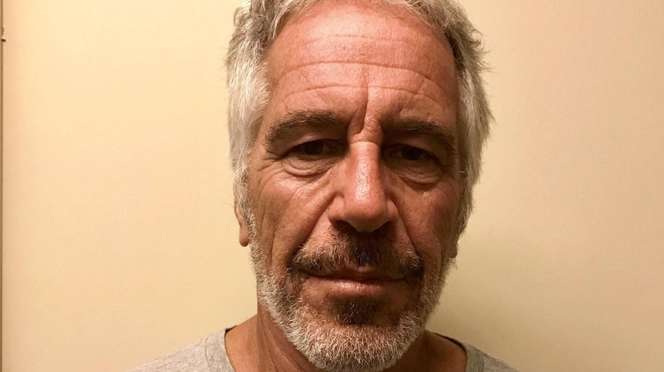 Jeffrey Epstein, il medico legale: “Non si è suicidato, è stato ...