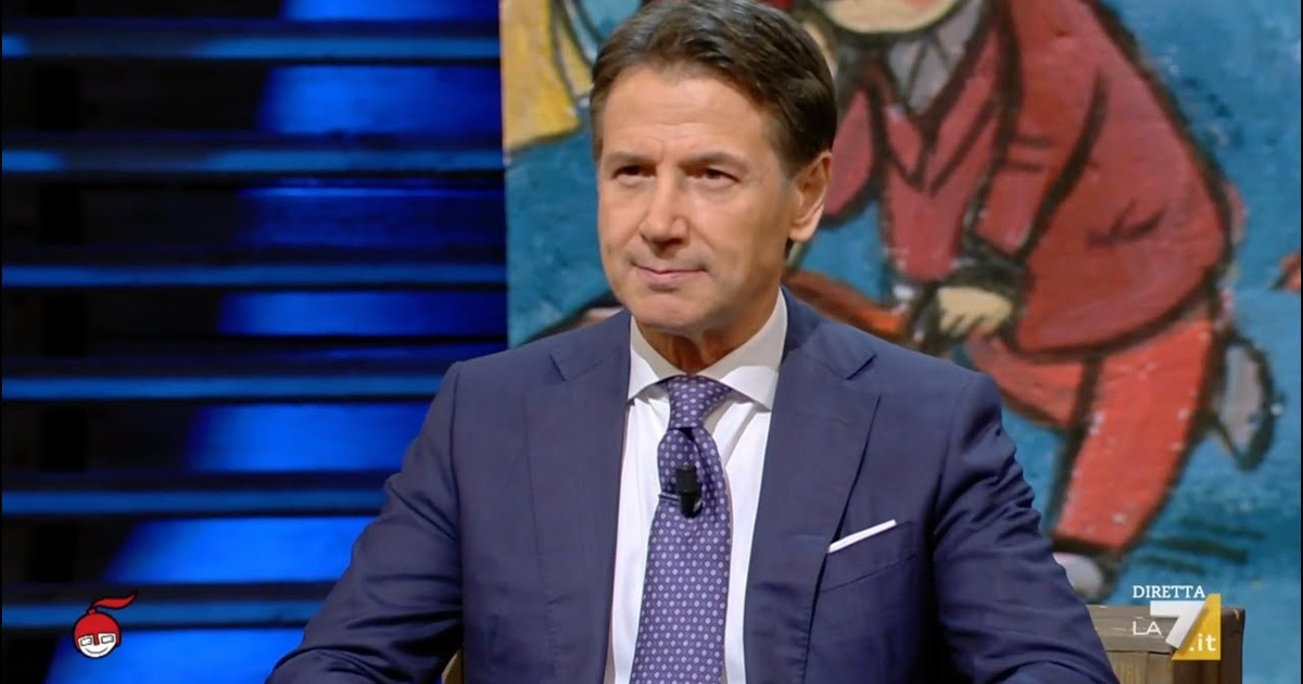 DiMartedì: “Se vince Schlein la voterà?”, imbarazzo di Conte poi la ...