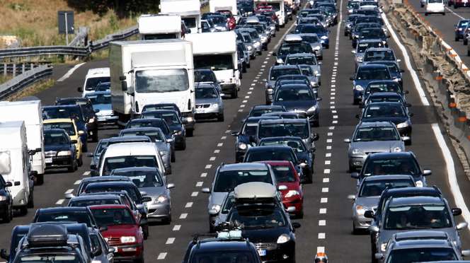 Autostrada, multe e punti persi per chi non viaggia sulla corsia più a ...